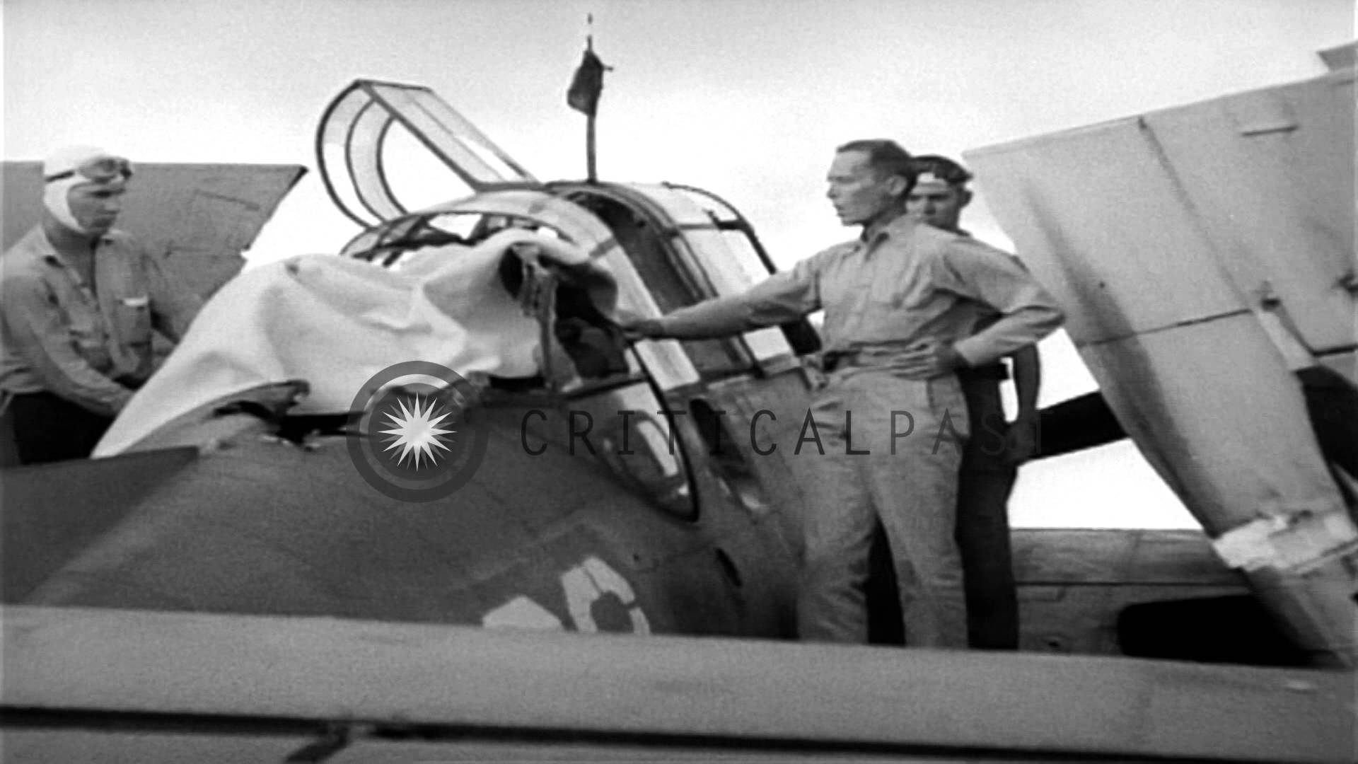 Us Navy Tbf Avenger Gunner From Uss Essex Is Buried At Sea With His Aircraft Durhd Stock