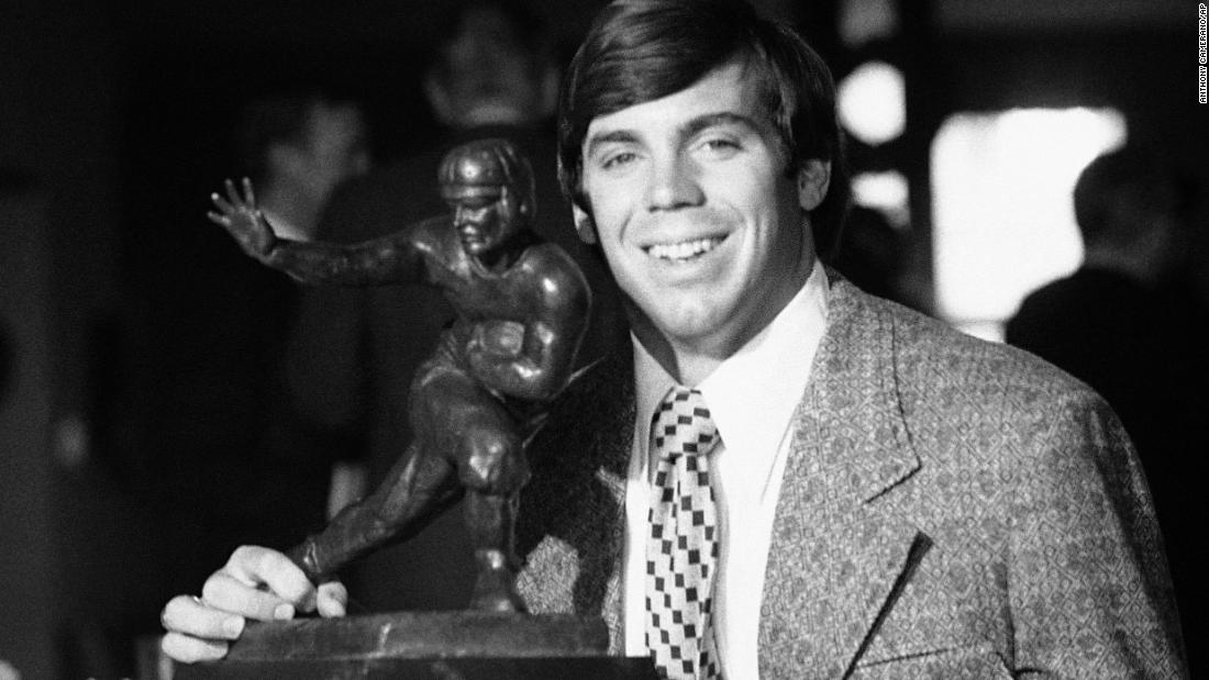 Auburn football legend and Heisman Trophy winner Pat Sullivan has died ...