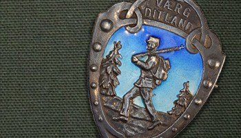 Is the Norwegian Footmarch badge authorized to be worn on the ASU? If ...